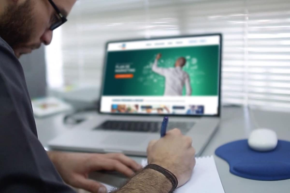 Cursos online ¿Qué son y cómo funcionan? #NoticiasESCAT - Escuela de ...